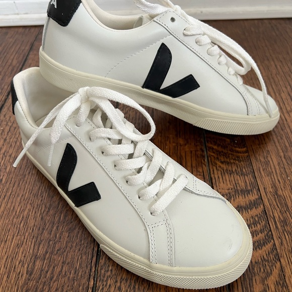 Veja | Shoes | Veja Esplar Logo White And Black Sneakers Classic Lowtop ...